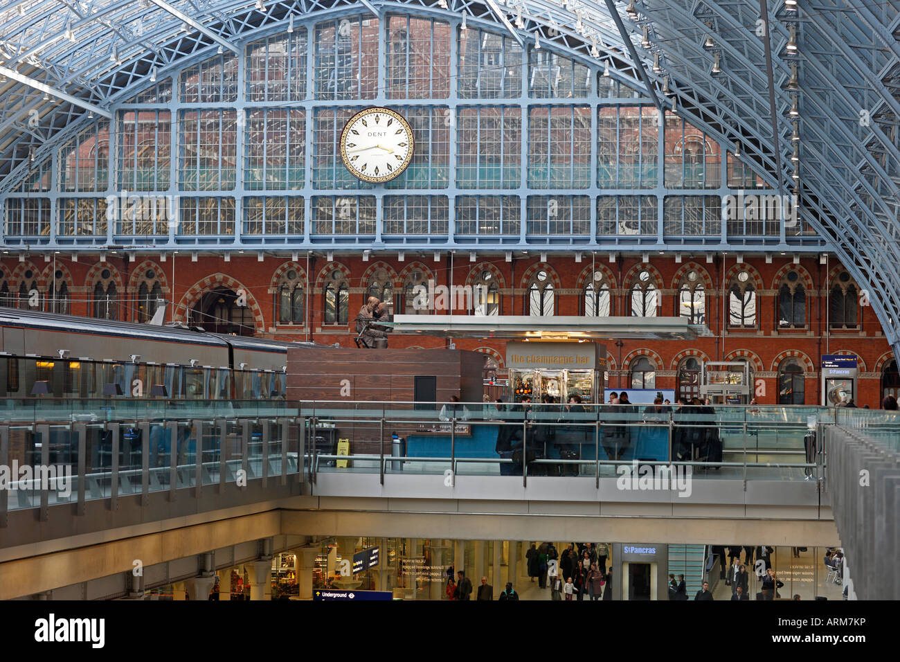 Architecture of st pancras hi-res stock photography and images - Alamy