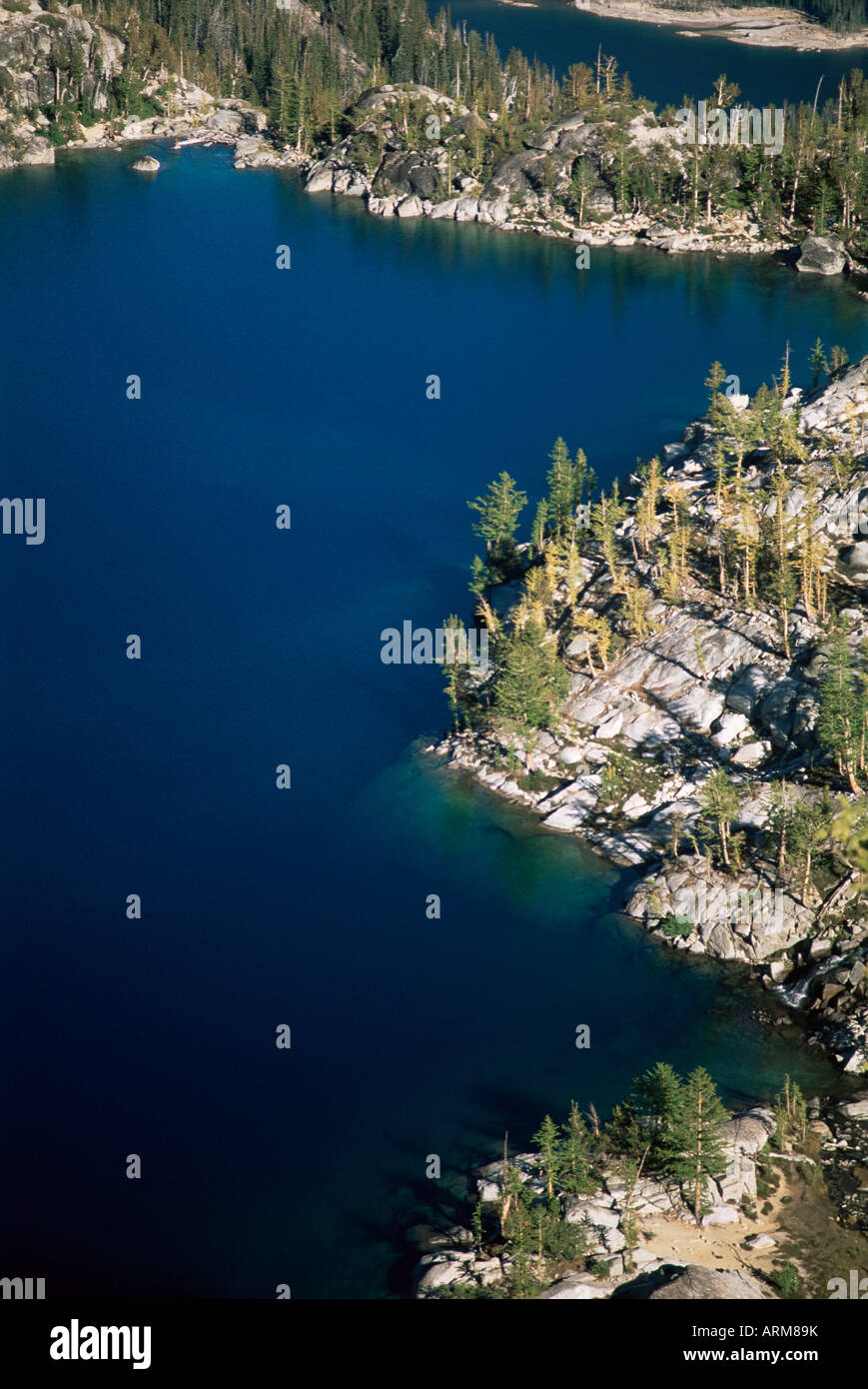 Alpine lake in the Goat Rocks recreation area, Cascades, Washington ...