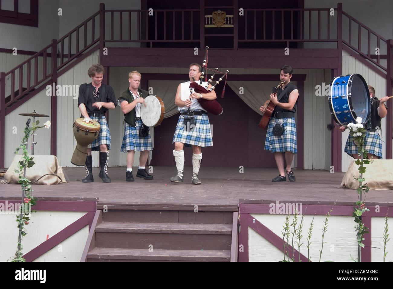 Bagpipe playing hi-res stock photography and images - Alamy