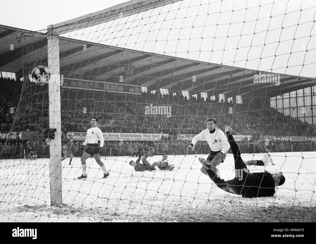 1965 goal keeper hi-res stock photography and images - Alamy