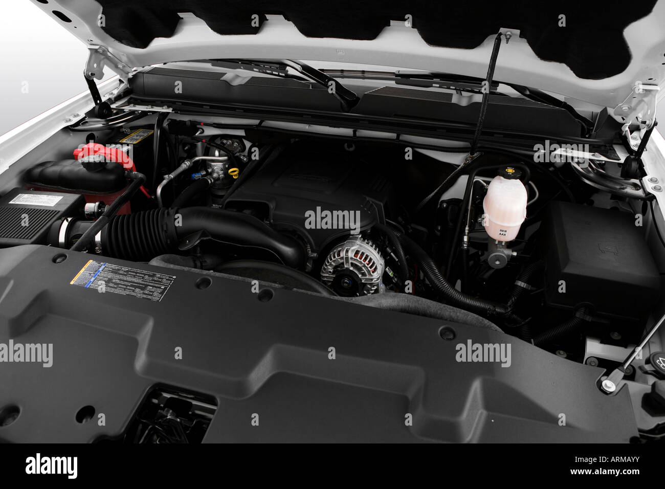 2008 Chevrolet Silverado 3500 LT in White - Engine Stock Photo - Alamy