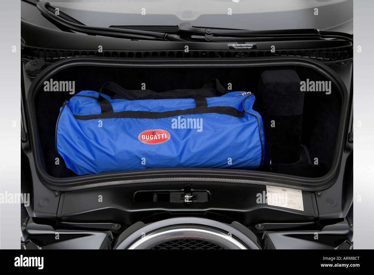 2008 Bugatti Veyron 16.4 in Black - Trunk Props Stock Photo - Alamy