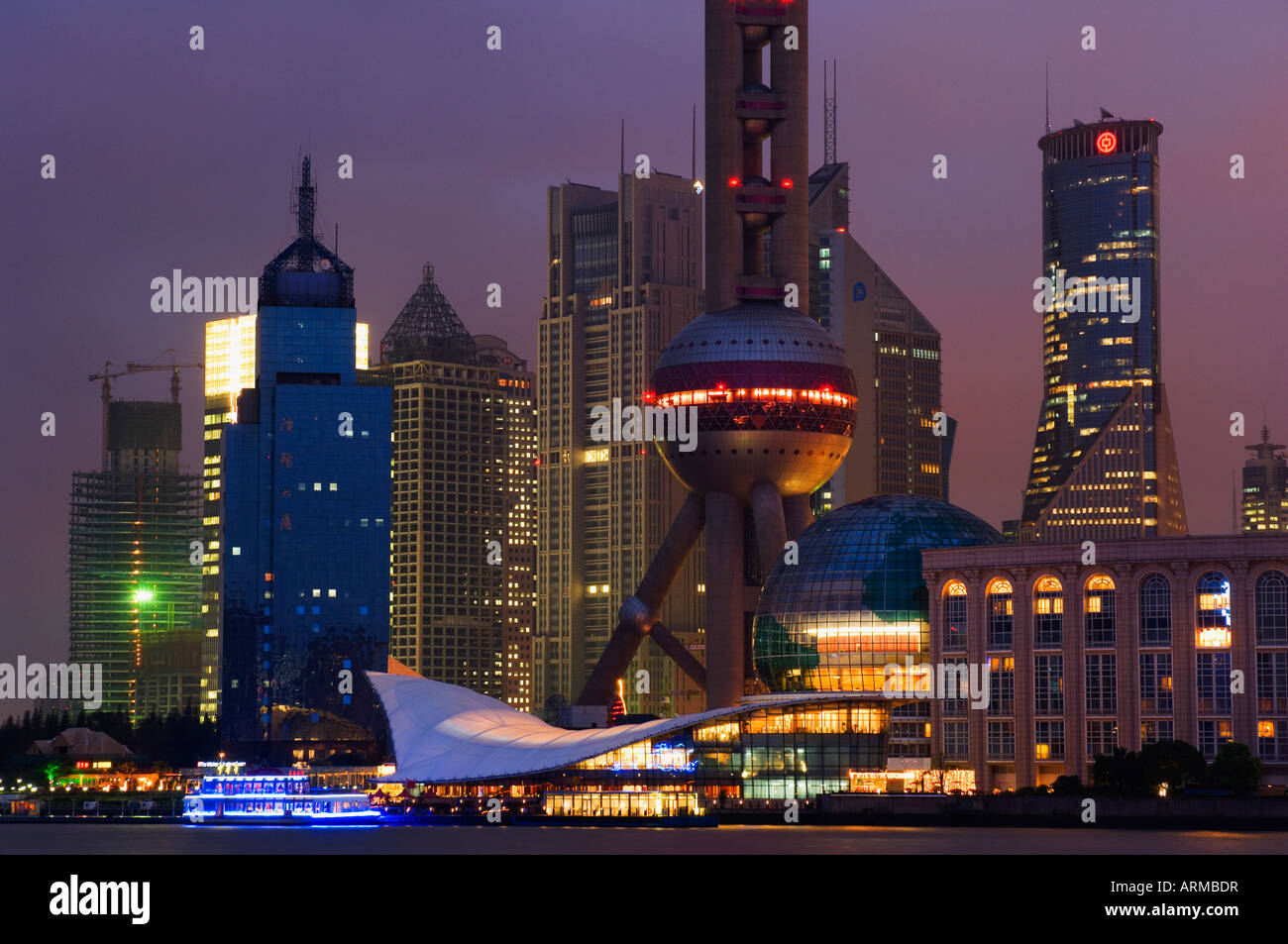 Huangpu river and lujiazui photography hi-res stock photography and ...