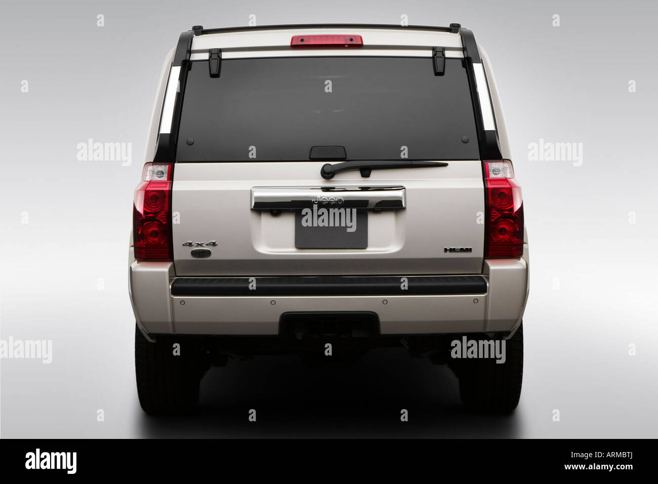 2008 Jeep Commander Overland in Gray - Low/Wide Rear Stock Photo - Alamy