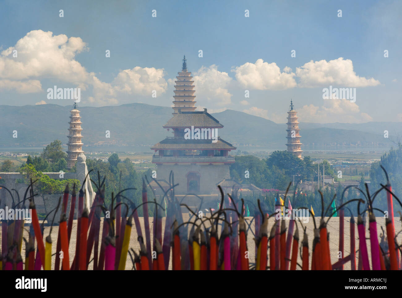 Chongsheng Temple and Three Pagodas, Dali Old Town, Yunnan Province ...