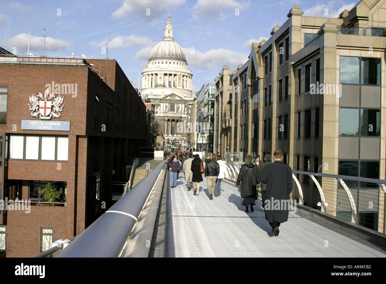 millennium bridge city of london uk 2004 Stock Photo - Alamy