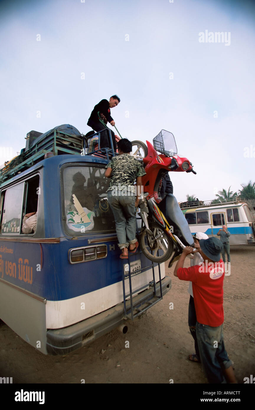 Bus loading hi-res stock photography and images - Alamy