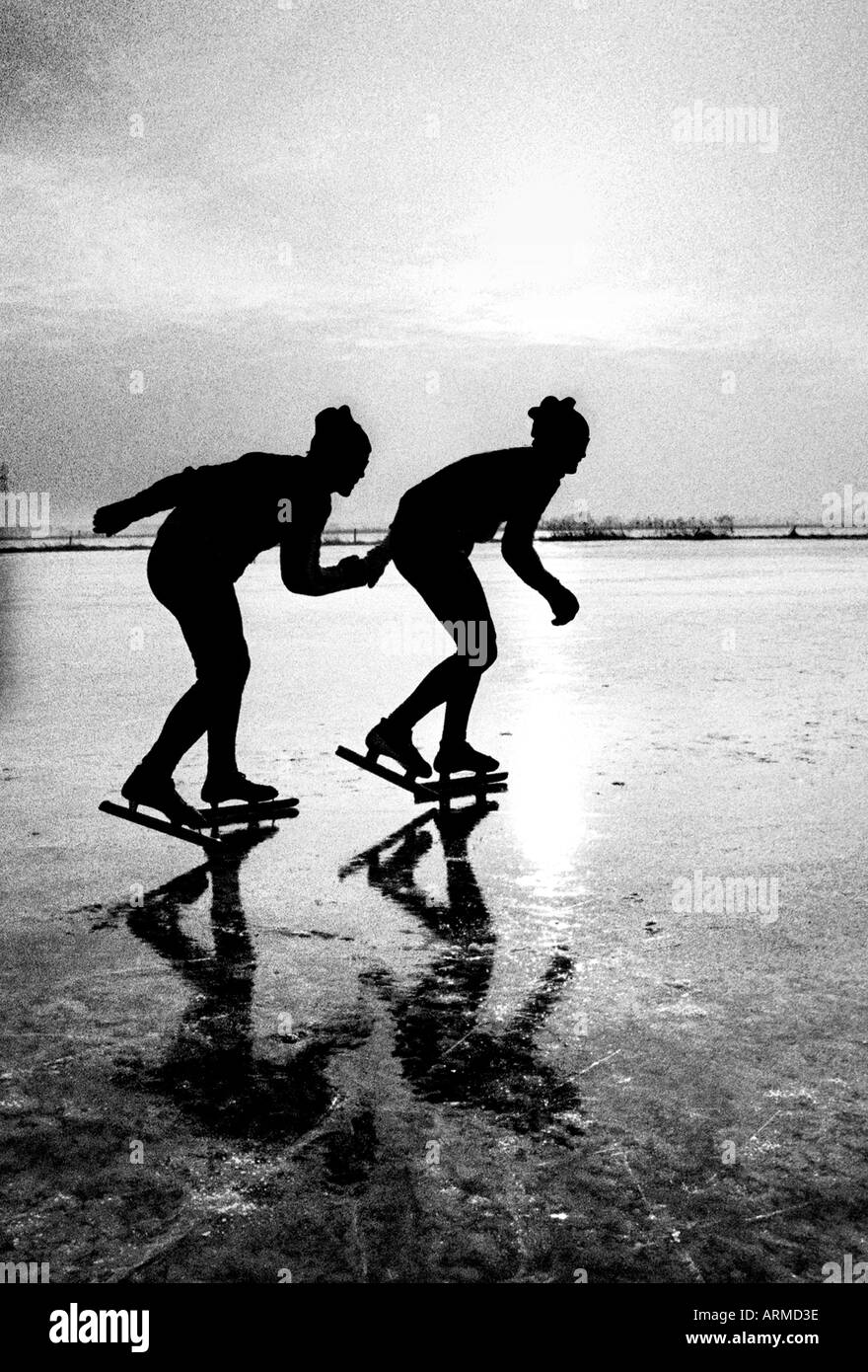 SPEED SKATERS ON THE FLOODED FENS AT WHITTLESEY WASH CAMBRIDGESHIRE UK ...