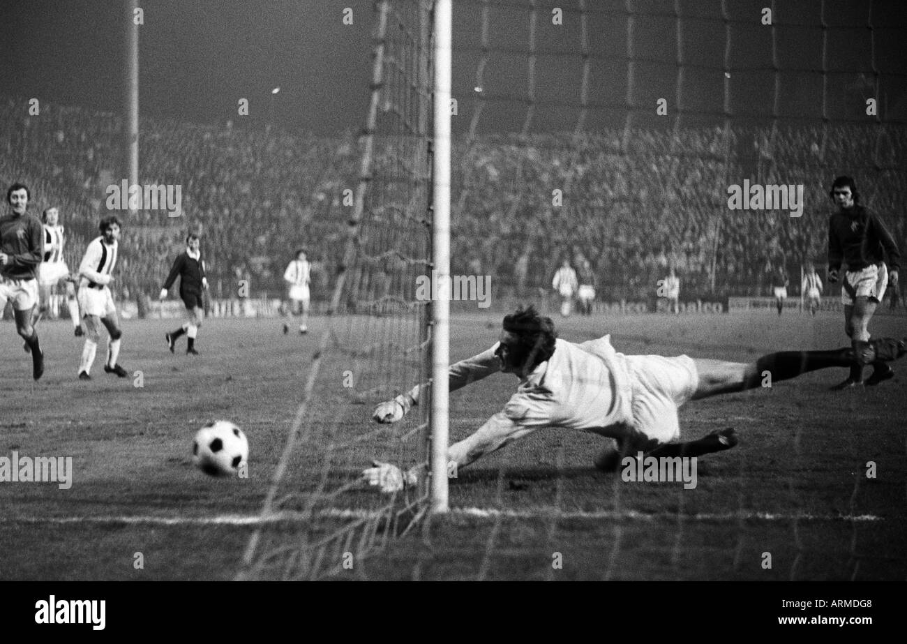 1973 uefa cup final hi-res stock photography and images - Alamy