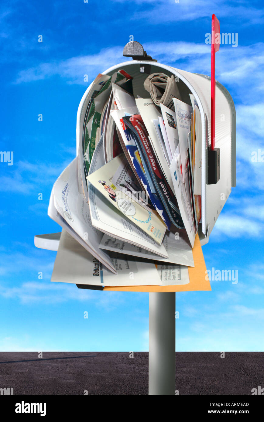 Overflowing mailbox hi-res stock photography and images - Alamy