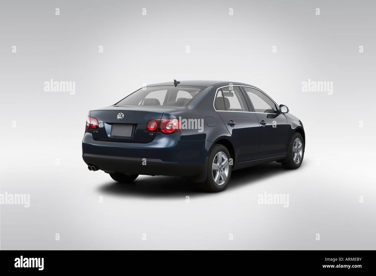2008 Volkswagen Jetta SE in Blue - Rear angle view Stock Photo - Alamy