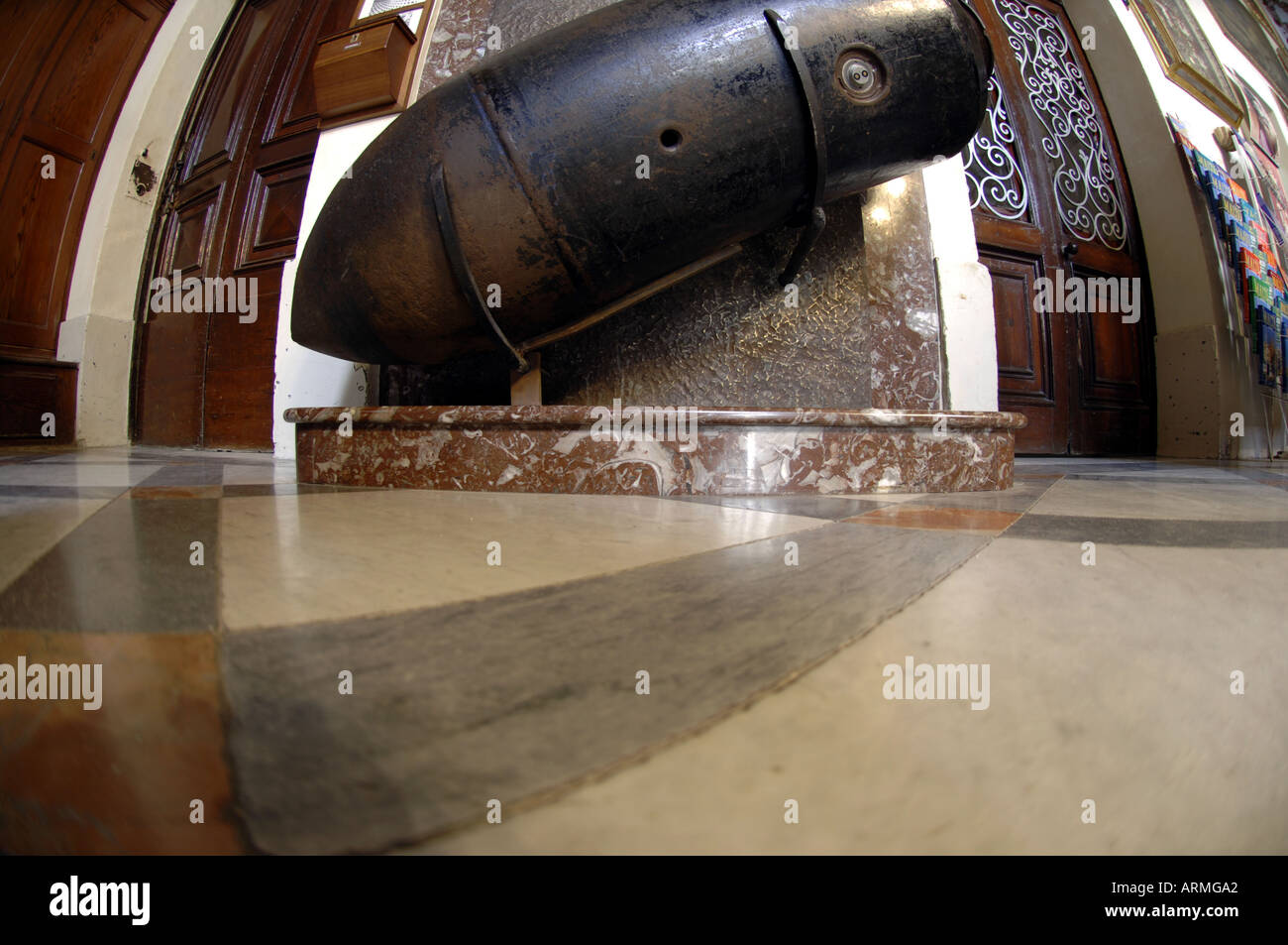 Unexploded second world war bomb hi-res stock photography and images ...