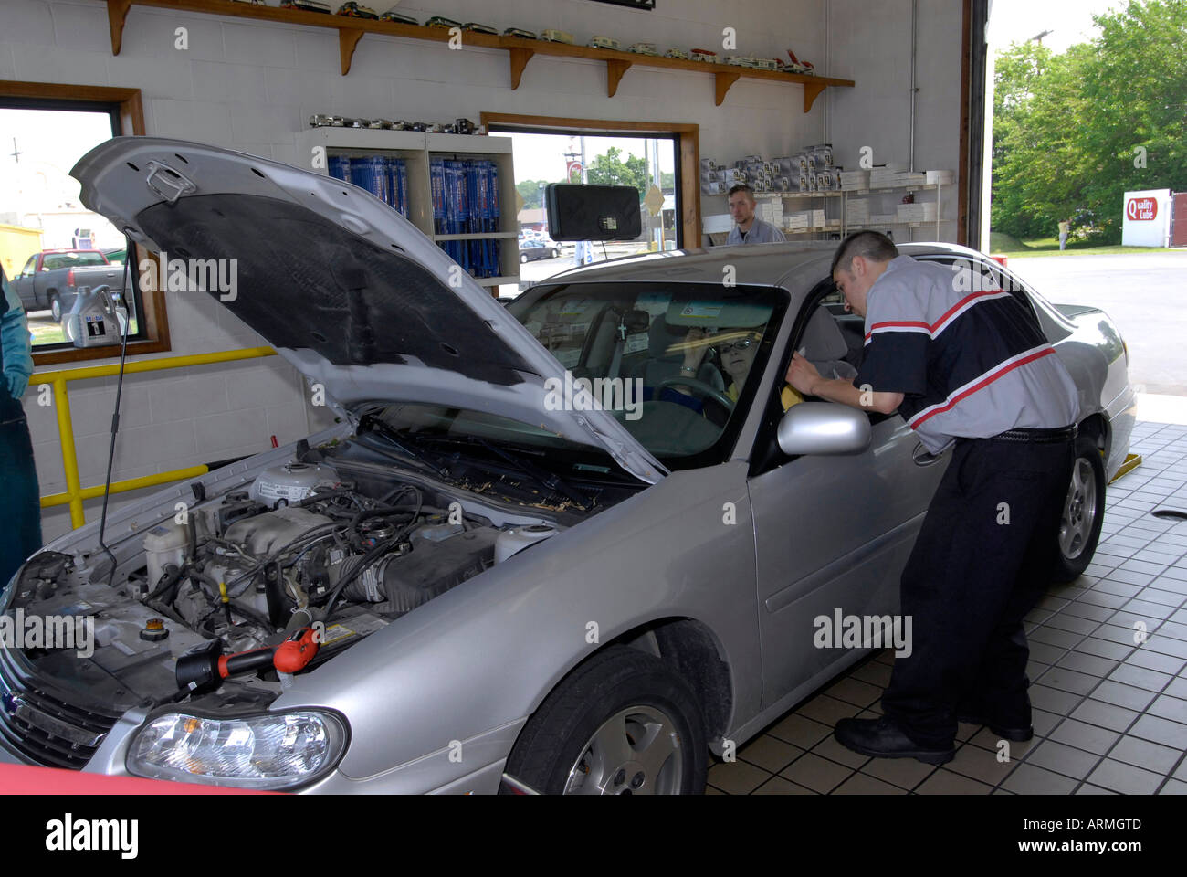 Quick oil change garage where drive in customers have oil changed in ...
