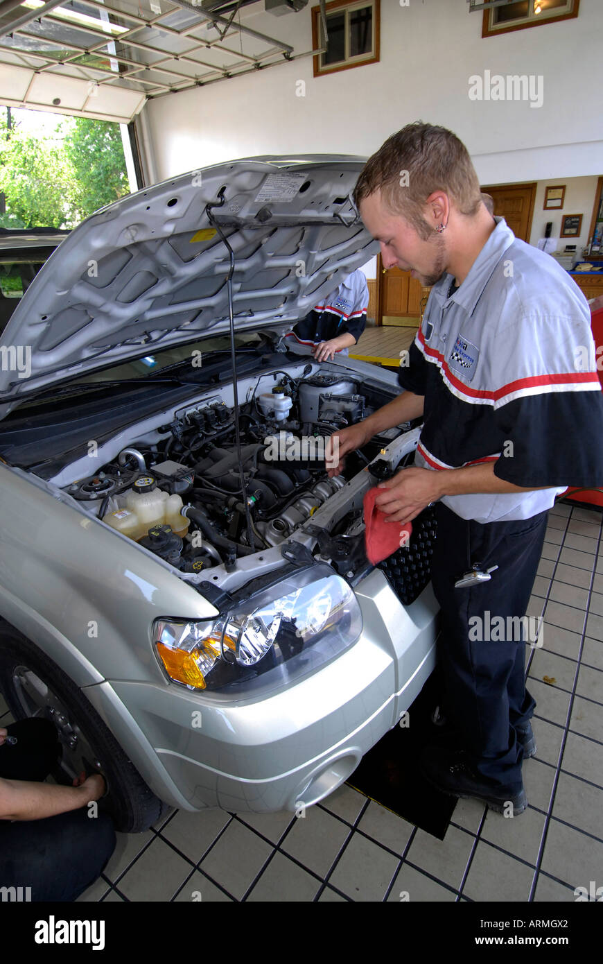 Quick oil change hi-res stock photography and images - Alamy