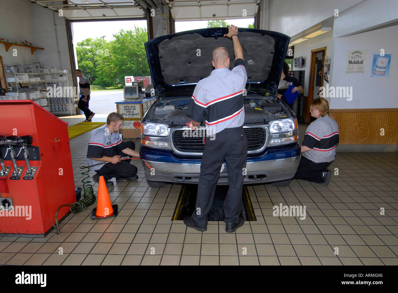 Quick oil change garage where drive in customers have oil changed in ...