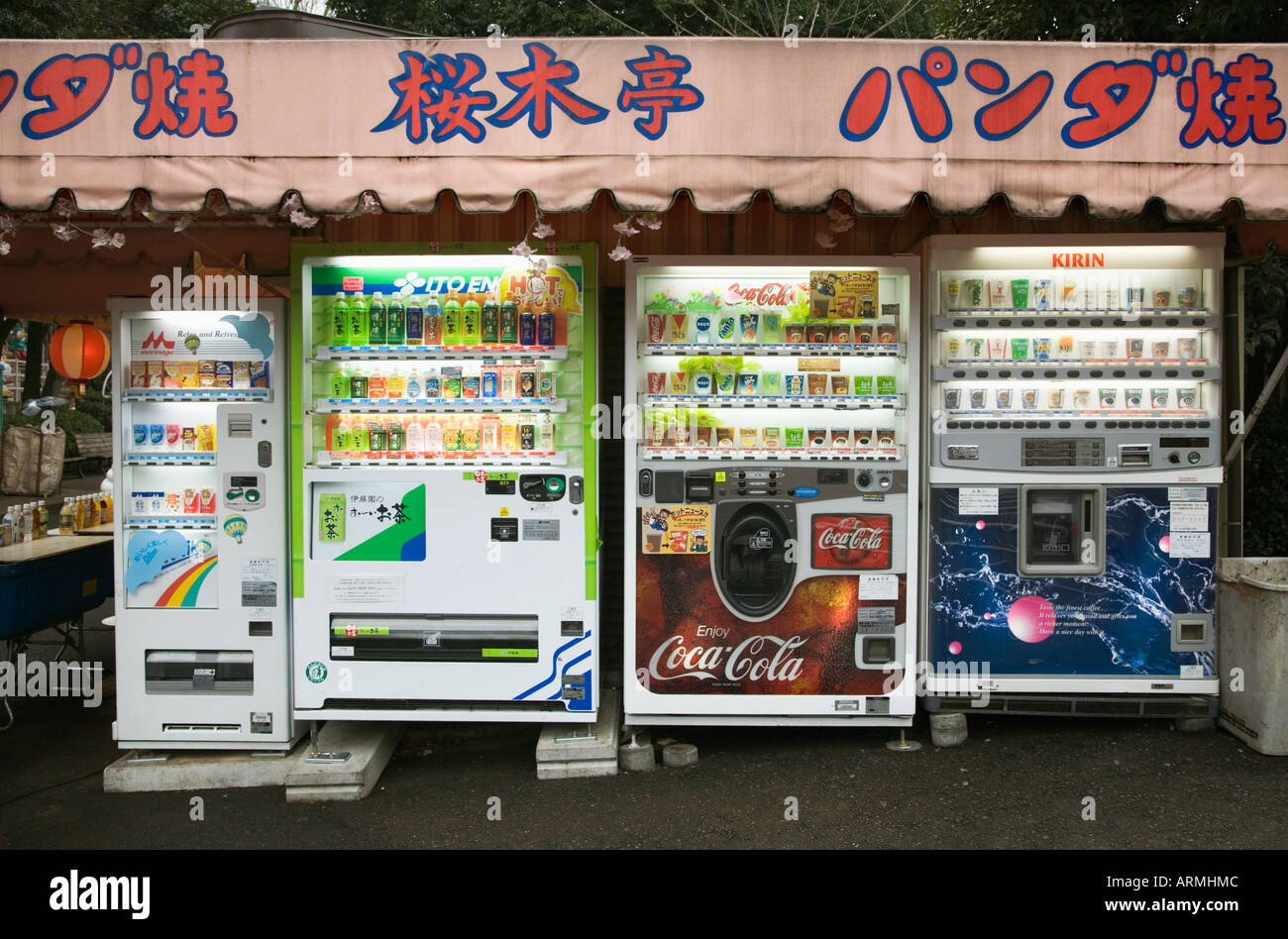 Vending machines sit in Japan Stock Photo - Alamy