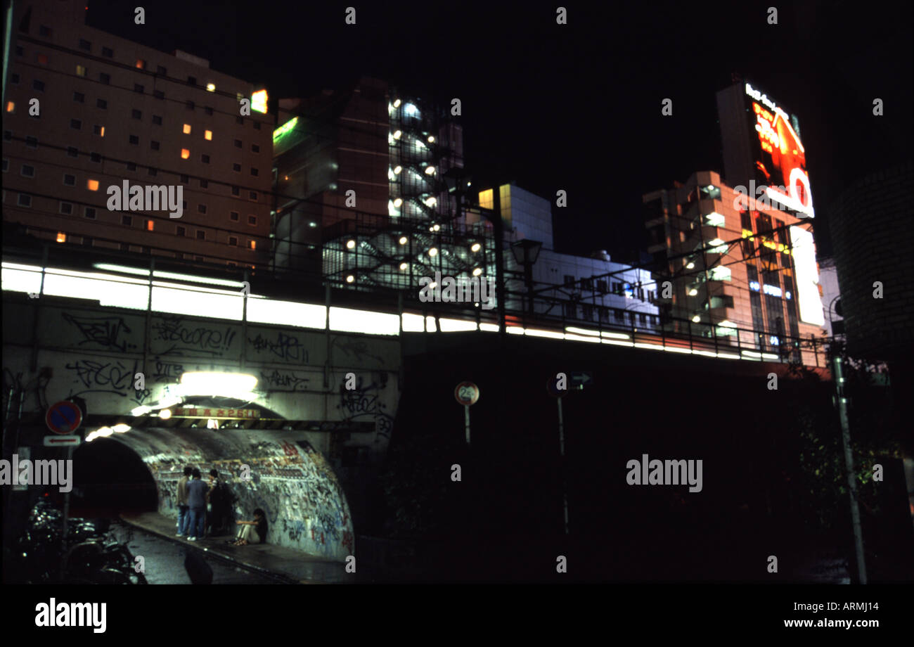 Night-time scene in downtown Tokyo Stock Photo - Alamy