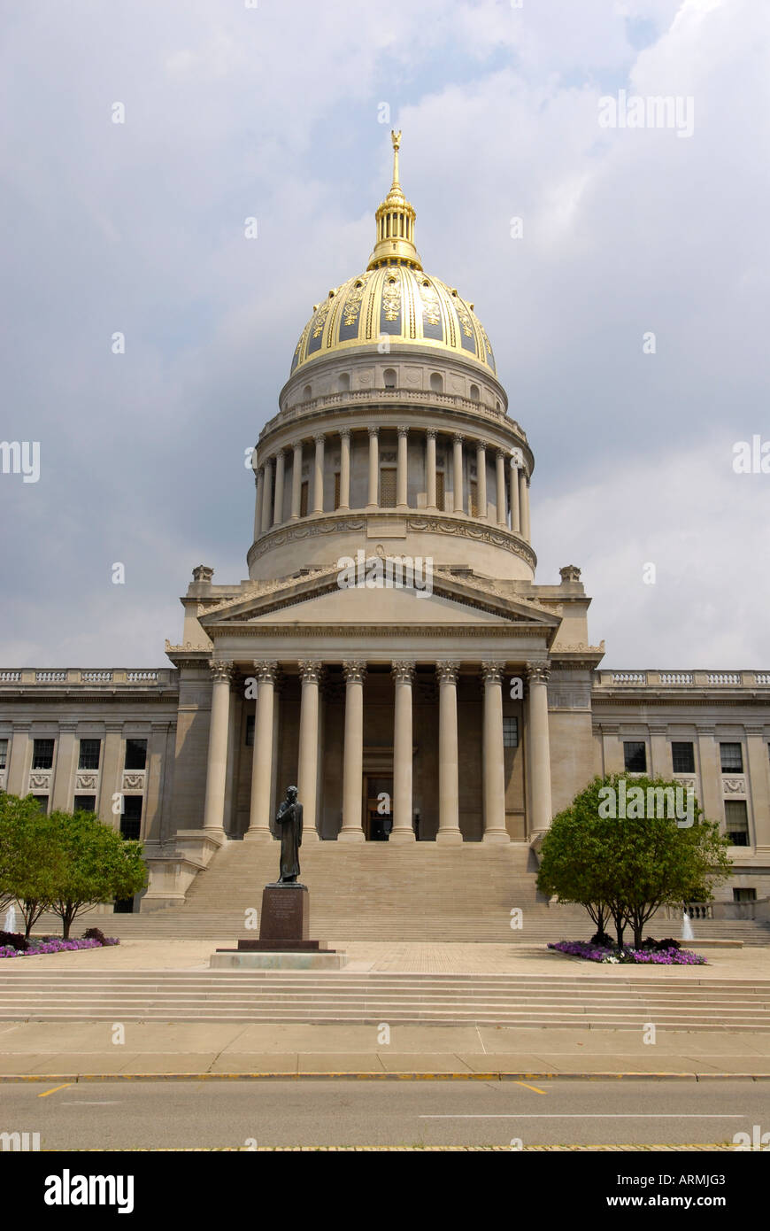 State Capitol Building at Charleston West Virginia WV Stock Photo - Alamy