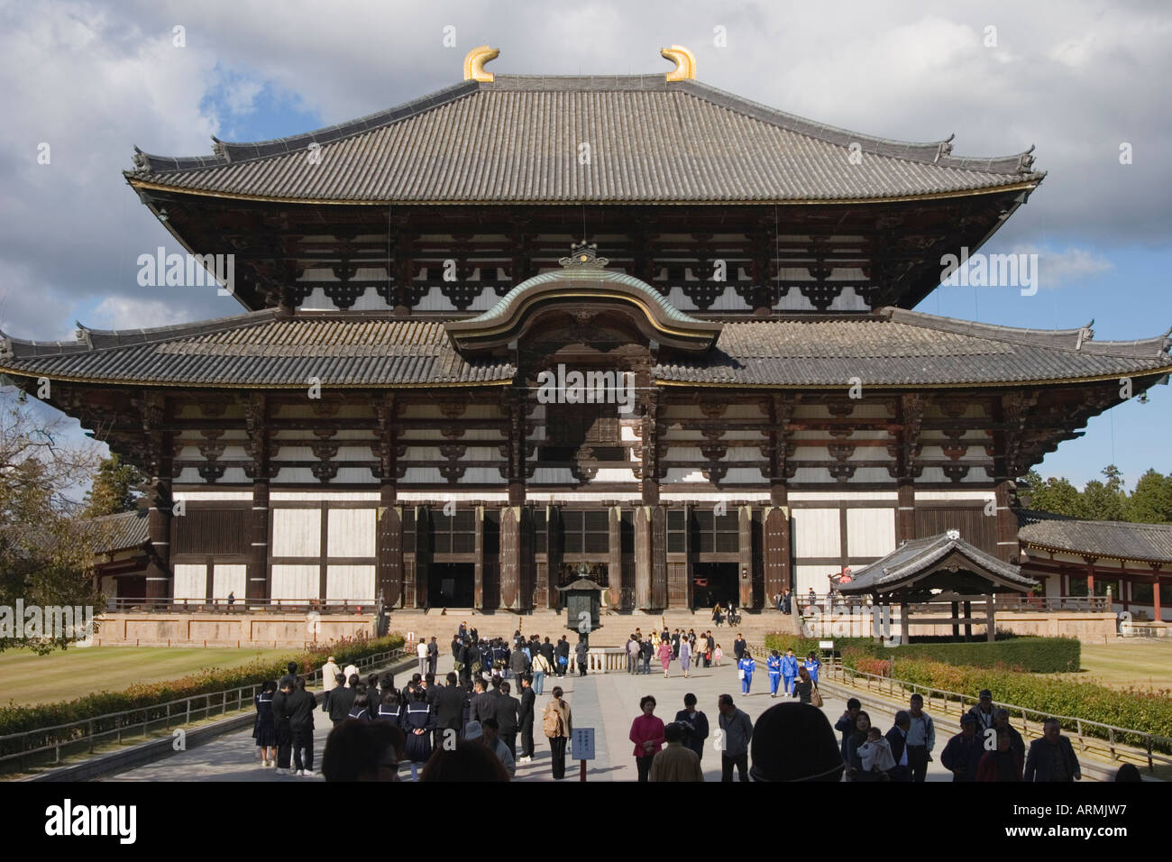 Daibutsuden Great Buddha Hall is the largest wooden structure in the ...