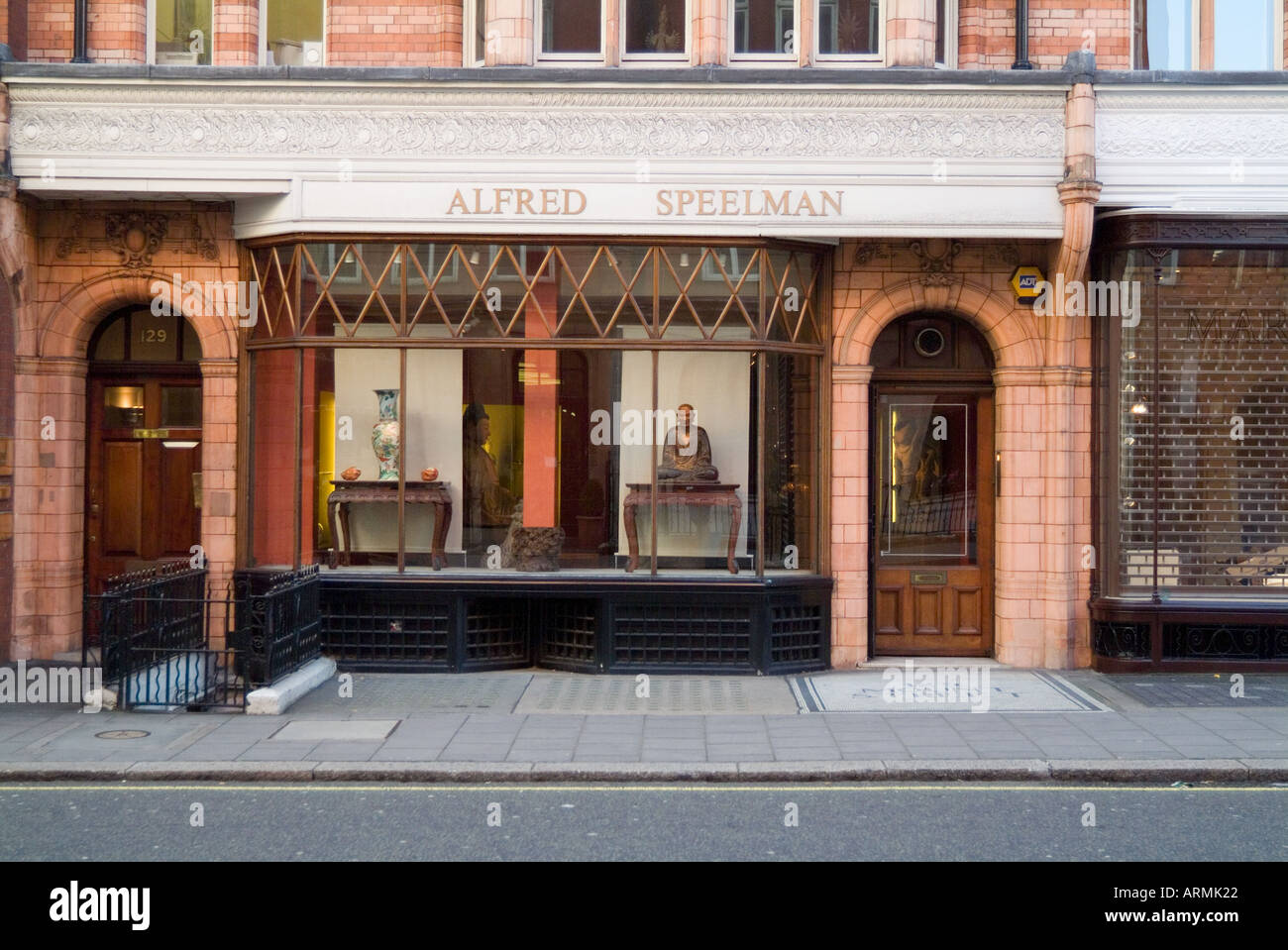 Shop front facade exterior community hi-res stock photography and ...