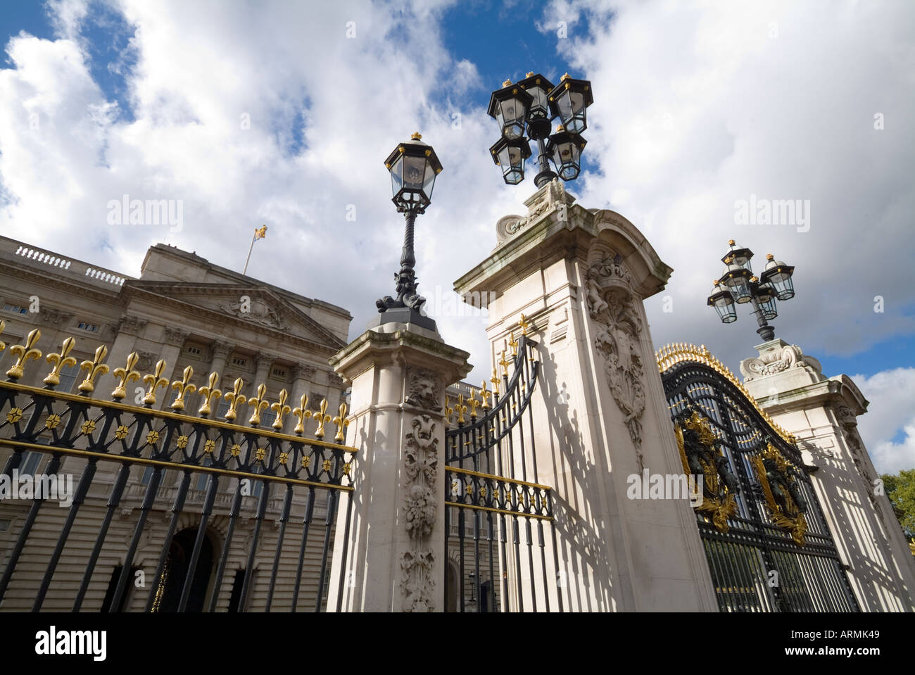 Buckingham Palace Gates Stock Photo - Alamy