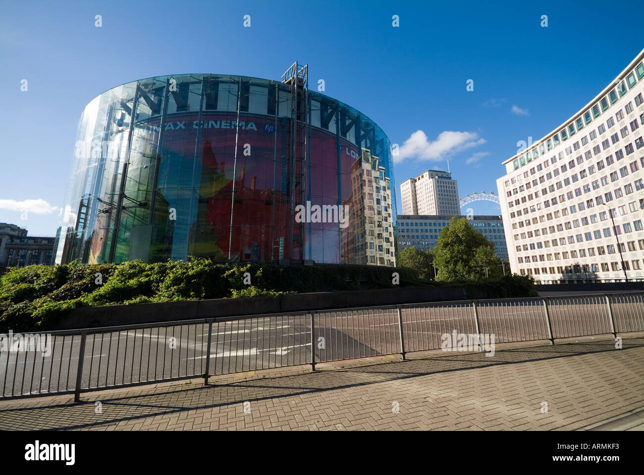 London cinema screen outdoors hi-res stock photography and images - Alamy