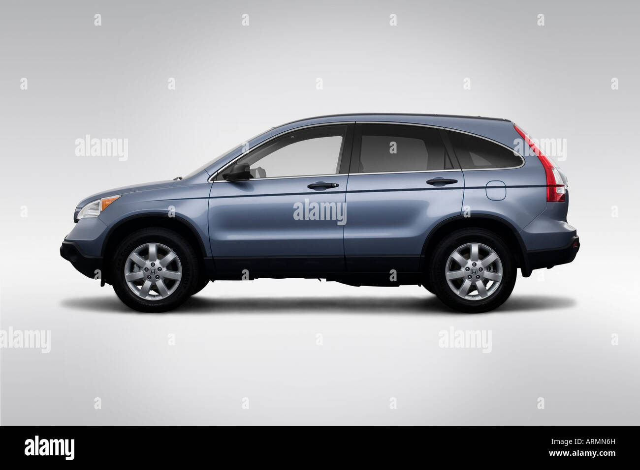 2008 Honda CR-V EX in Blue - Drivers Side Profile Stock Photo - Alamy
