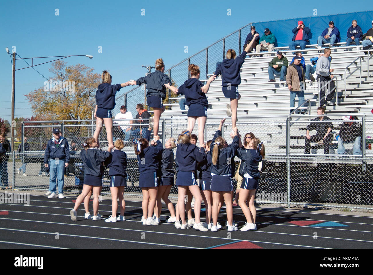 Cheerleaders practice their routine hi-res stock photography and images ...