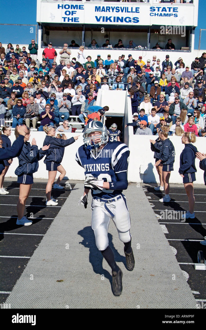 Football players running onto field hi-res stock photography and images ...