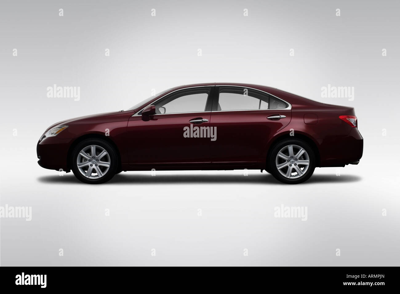 2008 Lexus ES ES350 in Red - Drivers Side Profile Stock Photo - Alamy