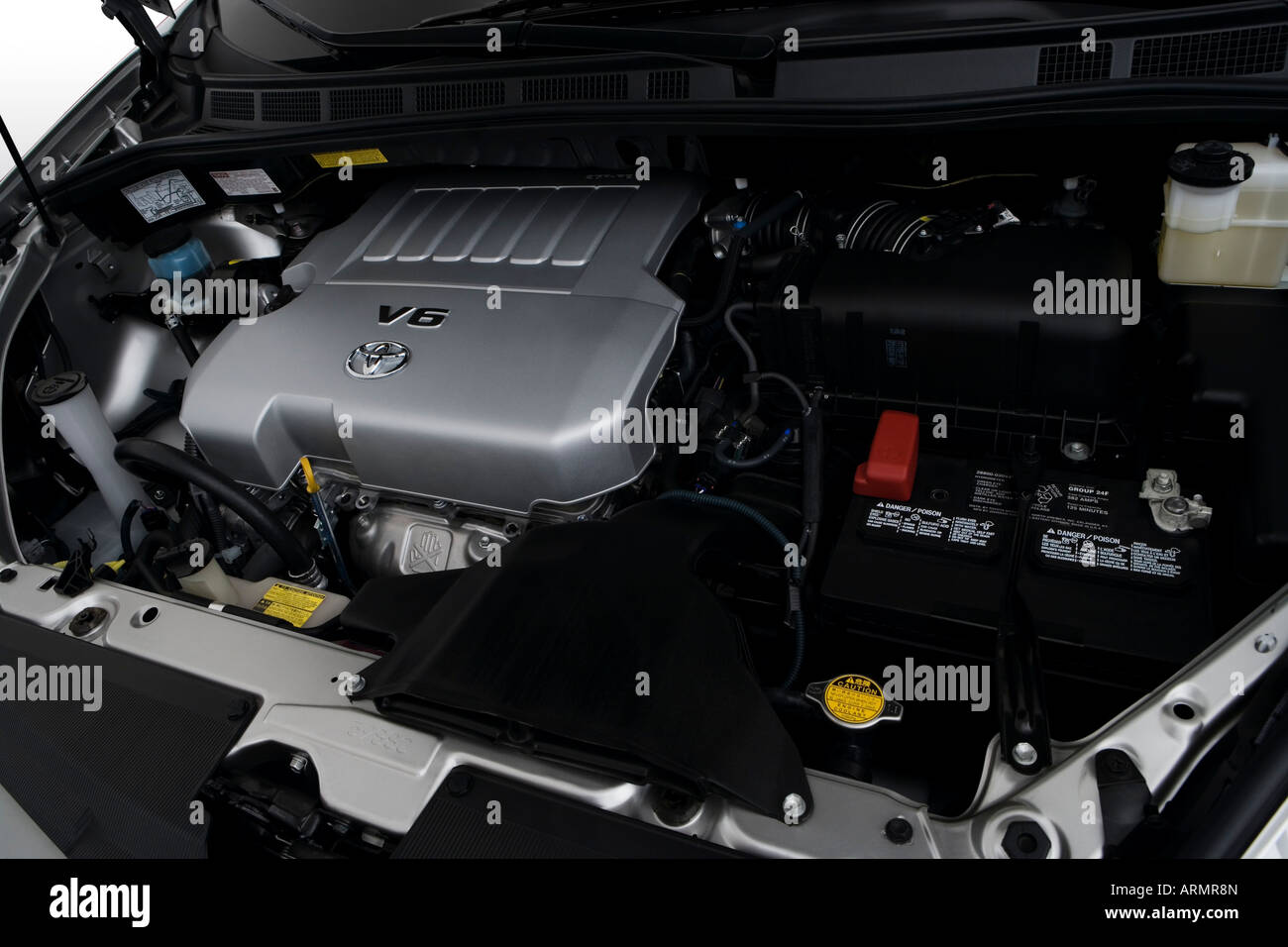 2008 Toyota Sienna in Silver - Engine Stock Photo - Alamy