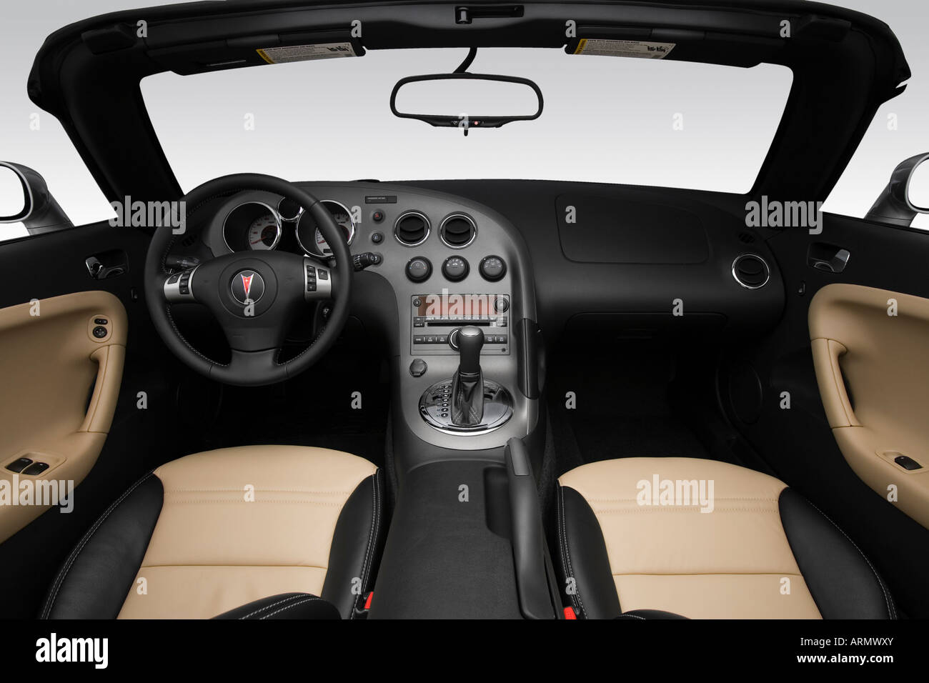 2008 Pontiac Solstice in Gray - Dashboard, center console, gear shifter ...