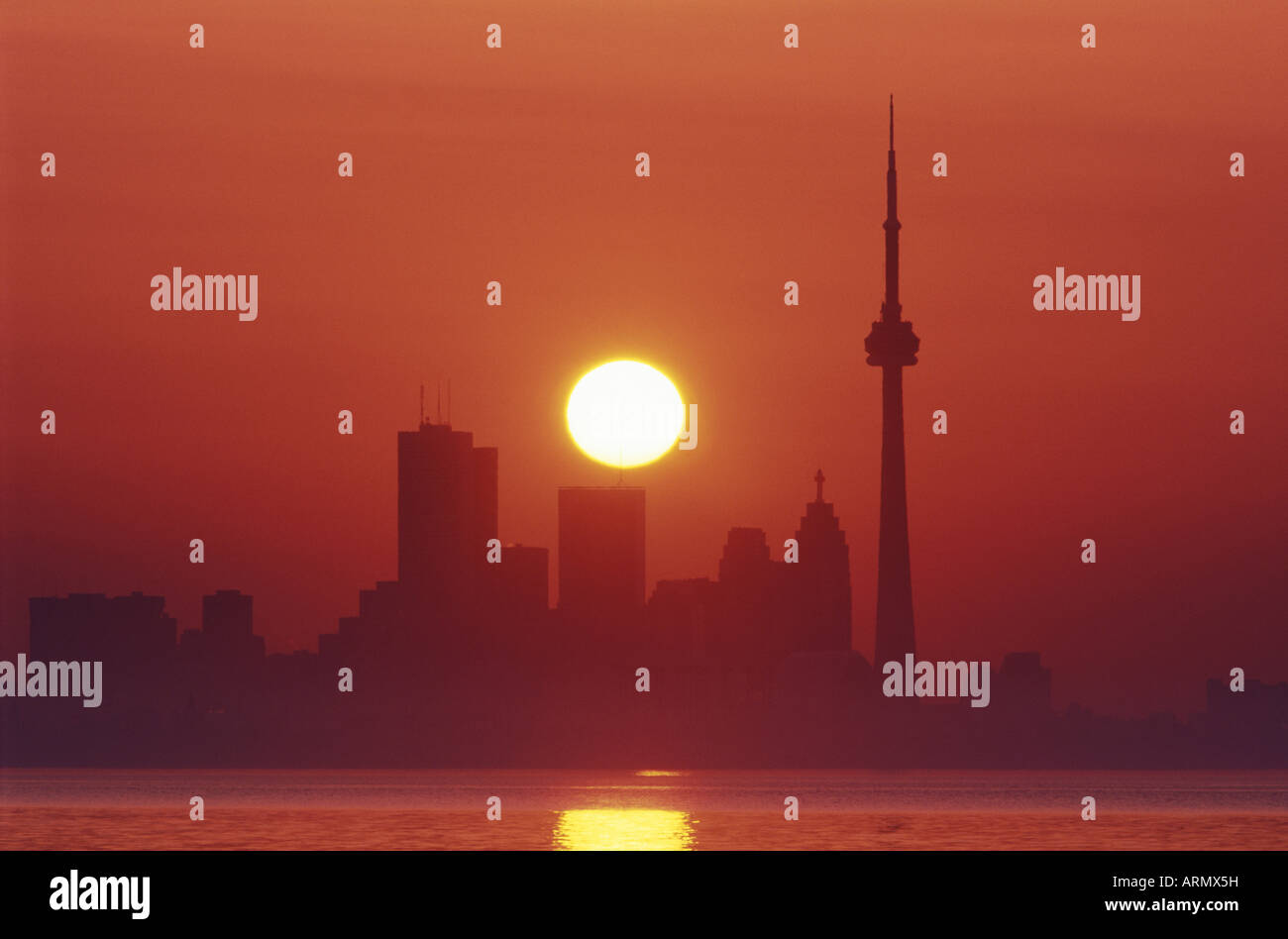 Skyline with cn tower at sunrise hi-res stock photography and images ...