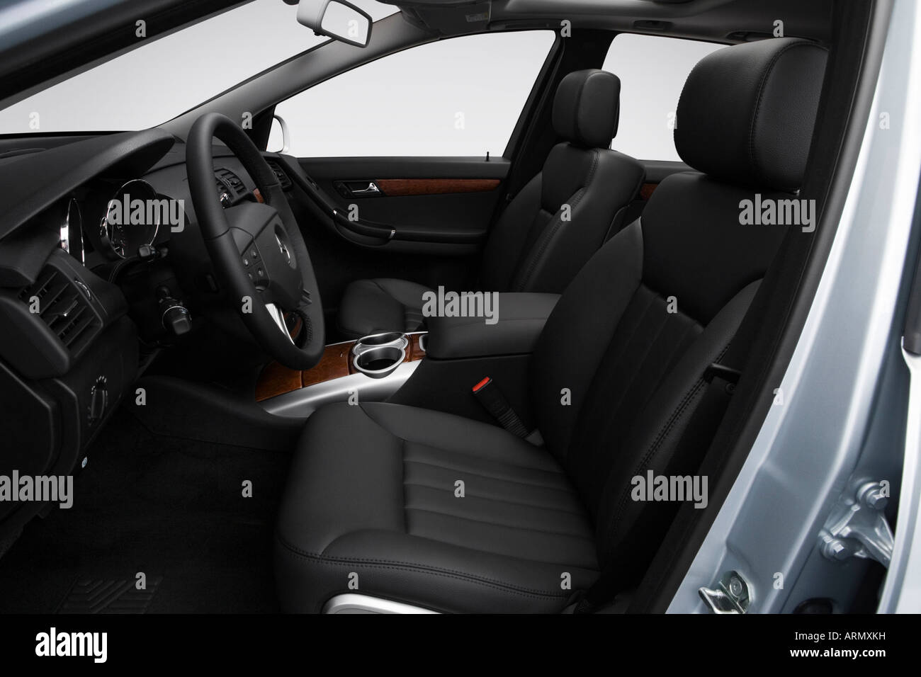 Mercedes benz r350 hi-res stock photography and images - Alamy