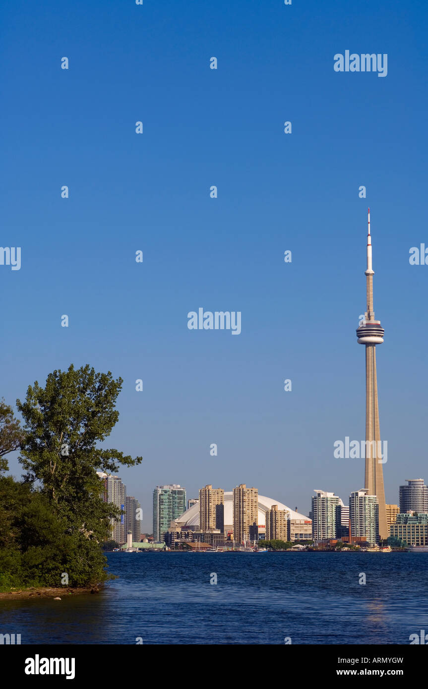 Skyline view across Lake Ontario from Toronto Islands of Toronto ...