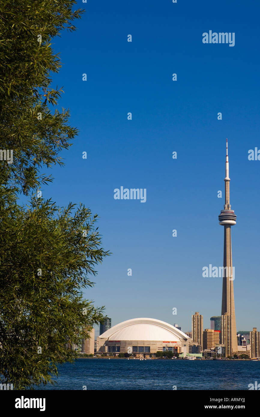 Skyline view and Ferry from across Lake Ontario from Toronto Islands of ...