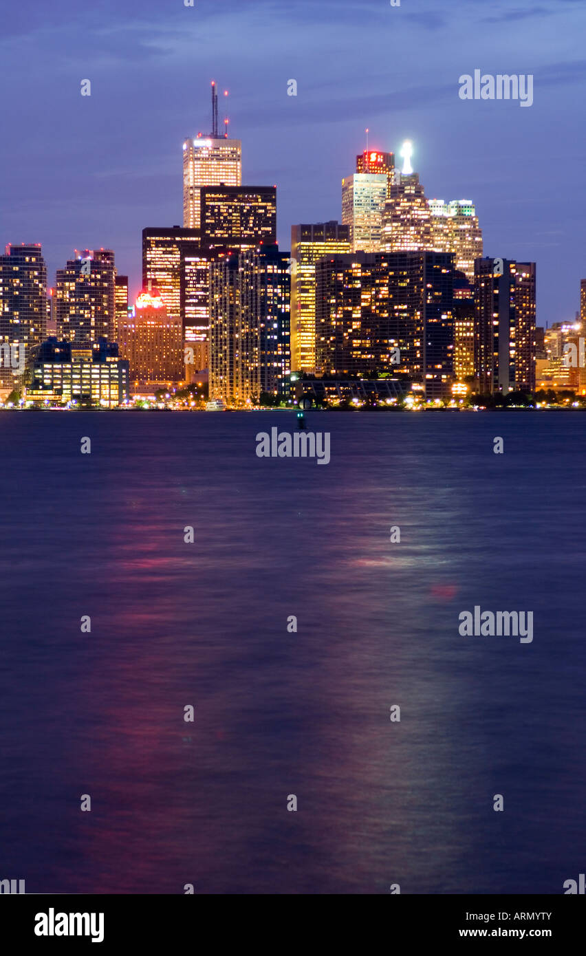 Toronto skylines at night hi-res stock photography and images - Alamy