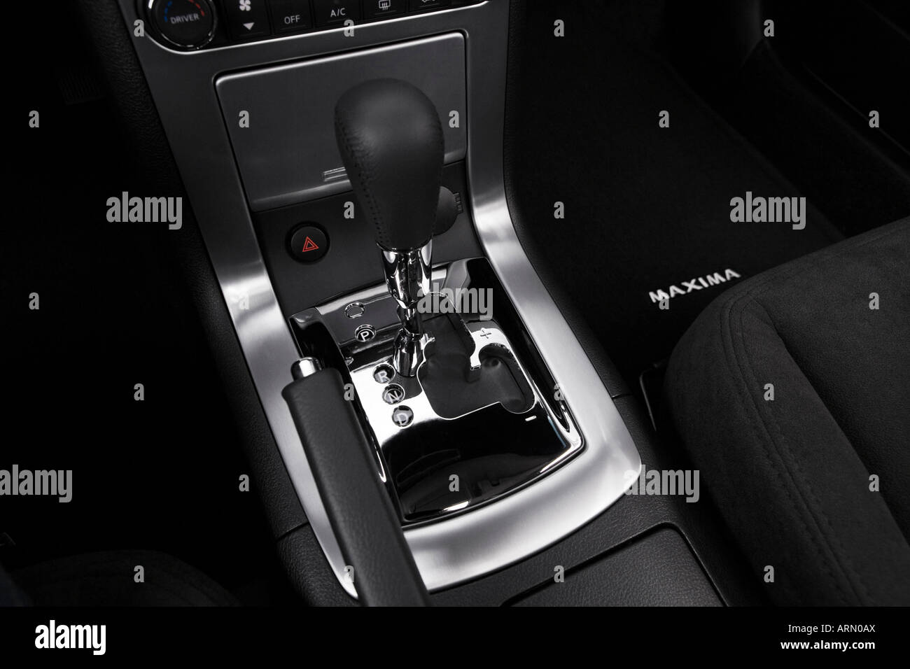 2008 Nissan Maxima 3.5 SE in Gray - Gear shifter/center console Stock ...