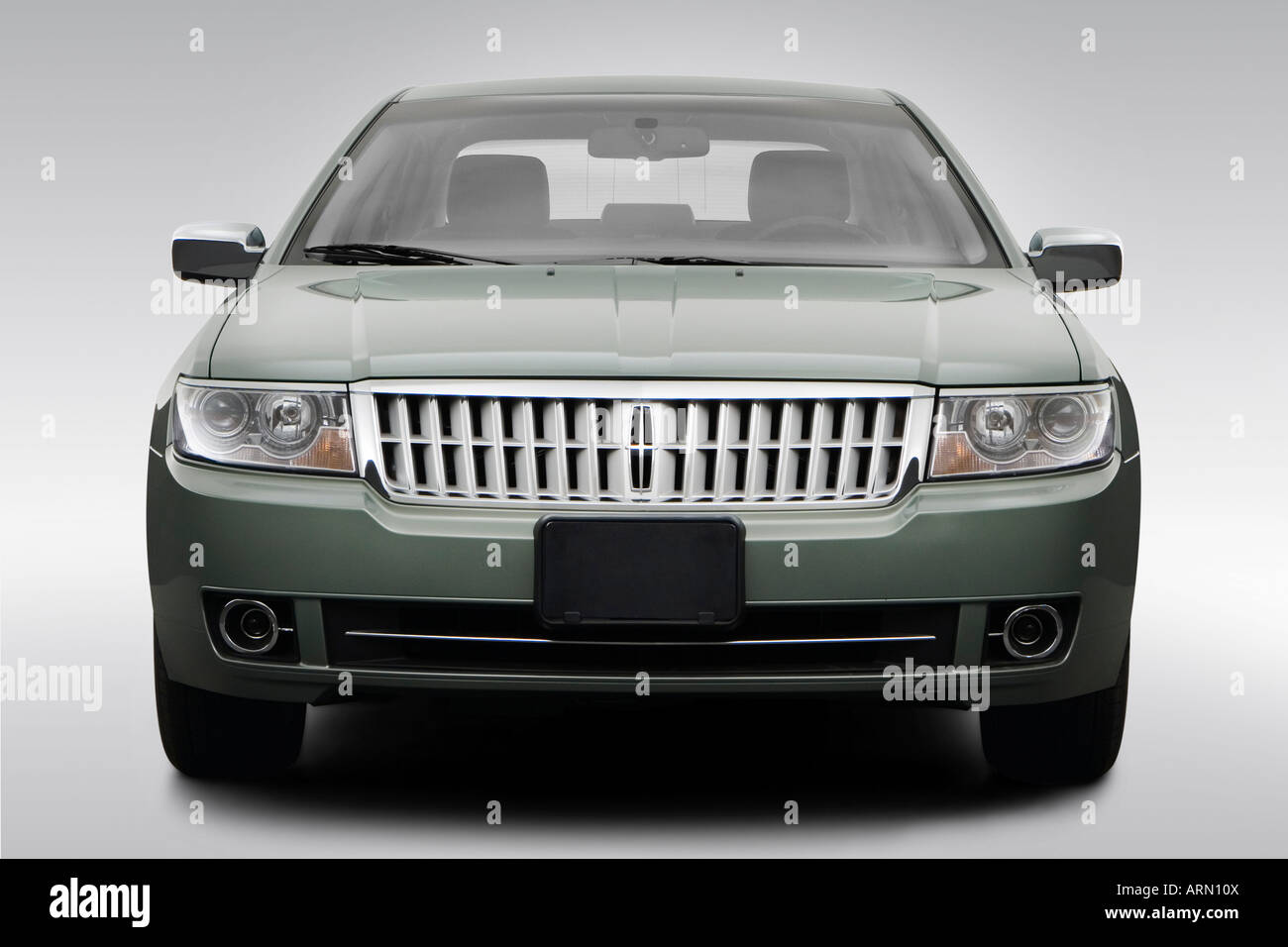 2008 Lincoln MKZ in Green - Low/Wide Front Stock Photo - Alamy