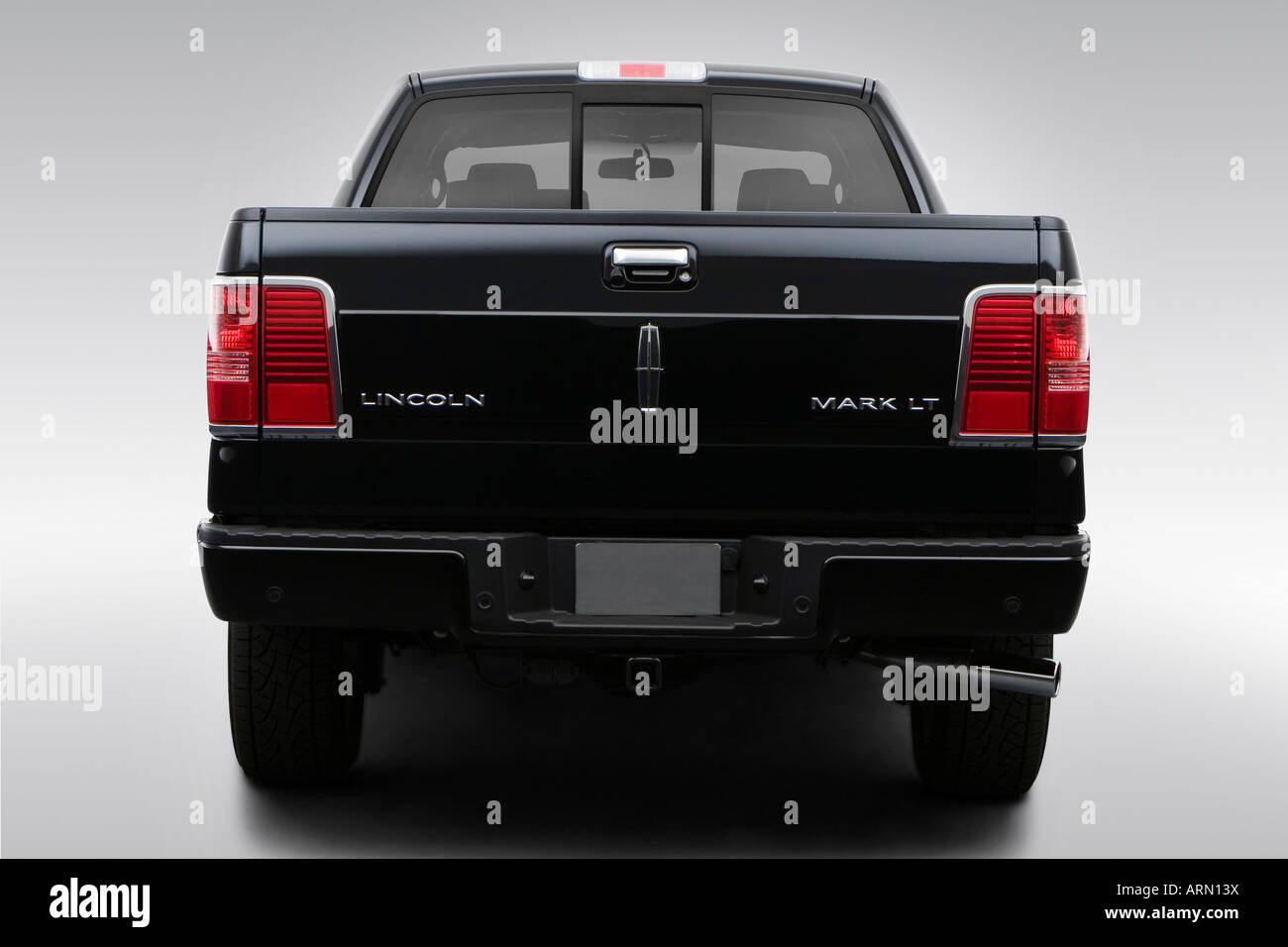 2008 Lincoln Mark LT in Black - Low/Wide Rear Stock Photo - Alamy