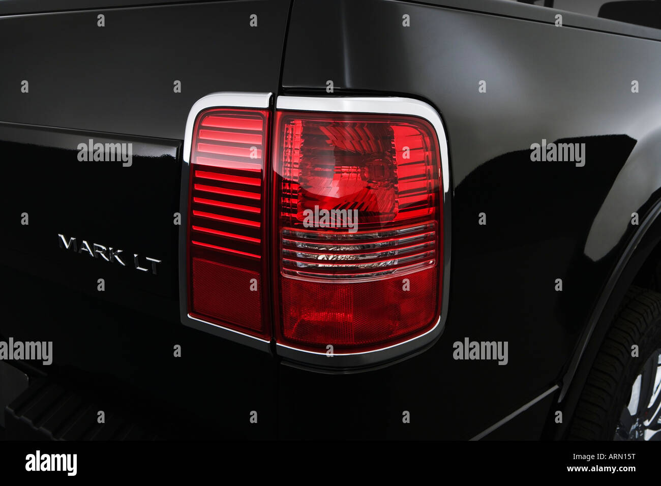 2008 Lincoln Mark LT in Black - Tail light Stock Photo - Alamy