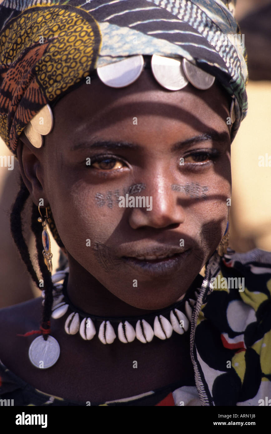 Scarification african beauty hi-res stock photography and images - Alamy