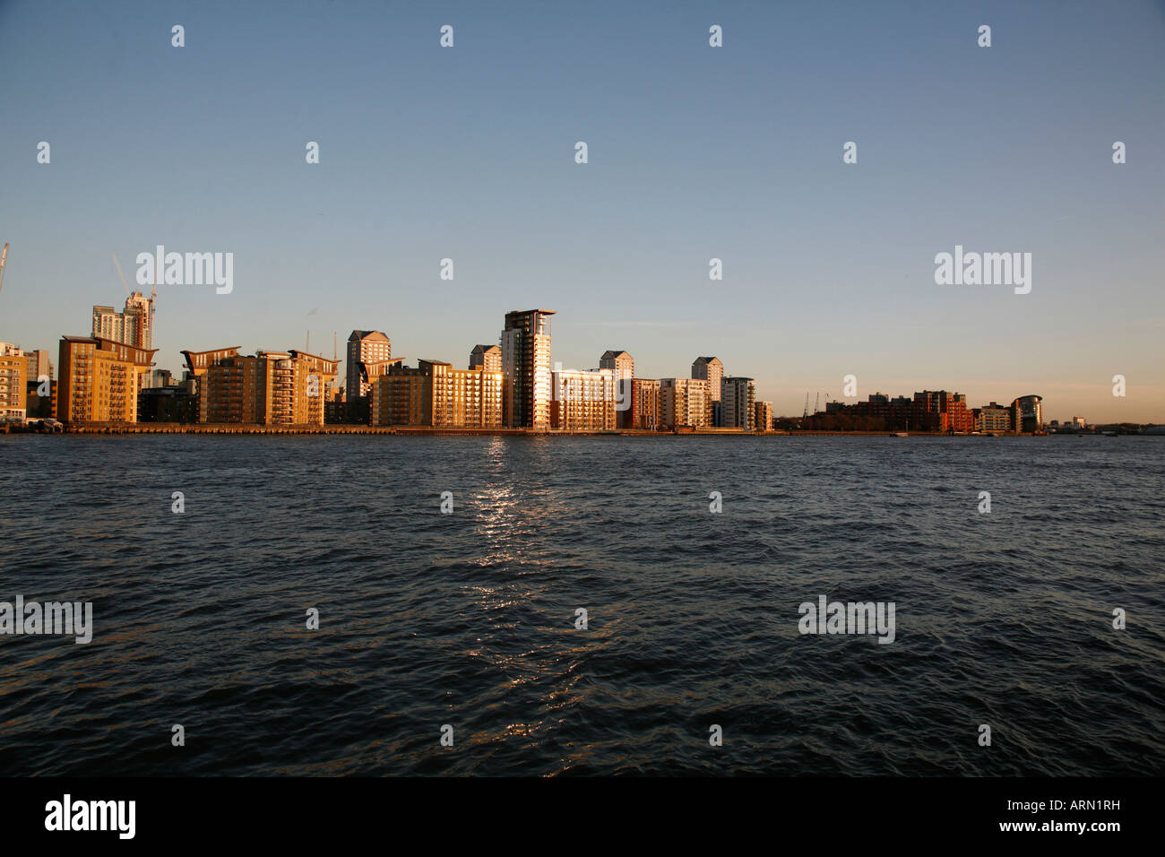 London isle of dogs docklands hi-res stock photography and images - Alamy
