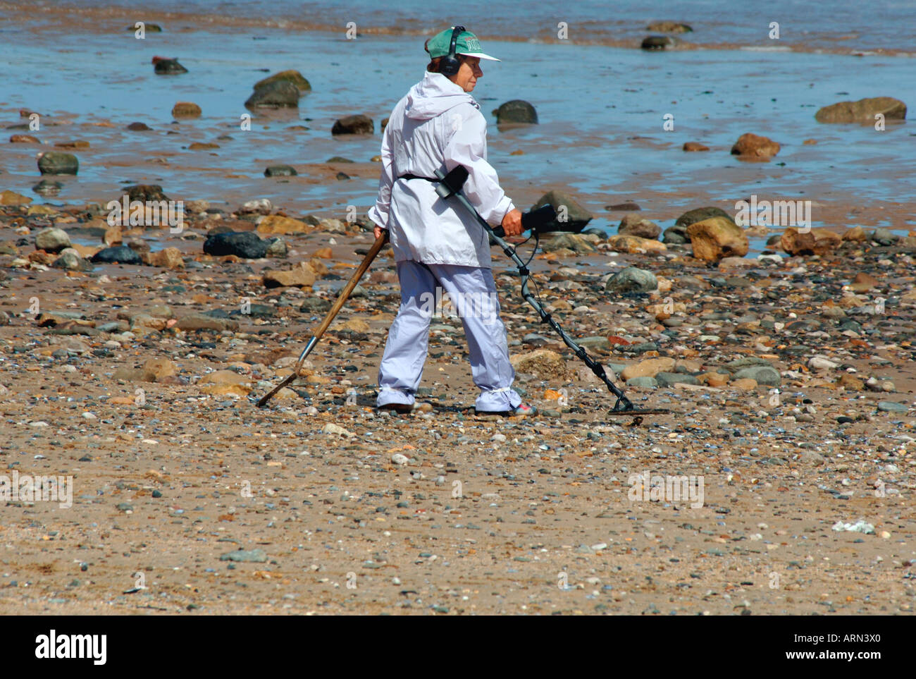Woman Metal Detecting Stock Photo - Alamy
