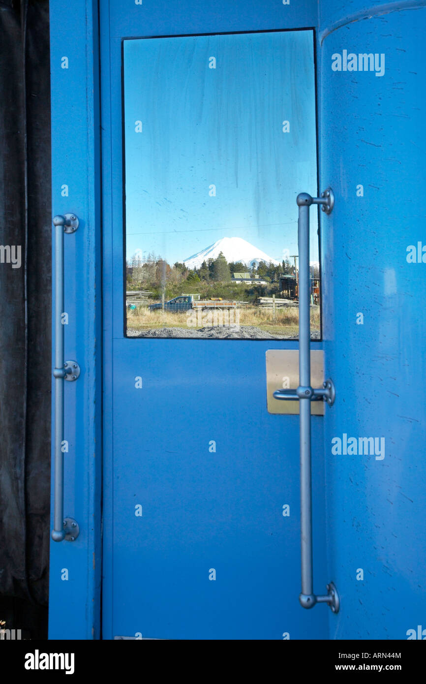 New zealand train ngauruhoe hi-res stock photography and images - Alamy