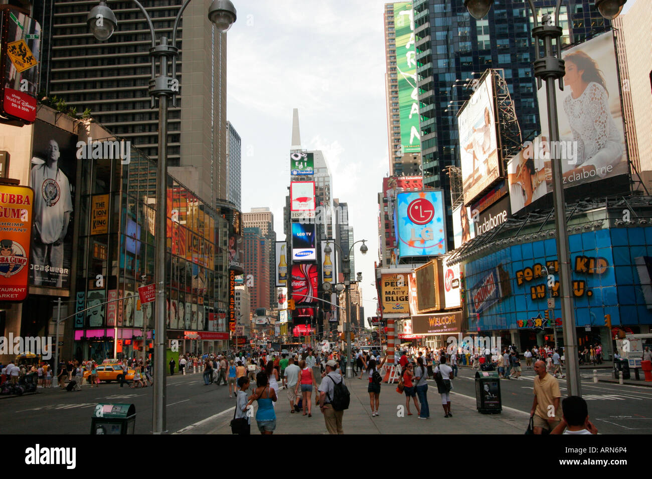Times square 2000's hi-res stock photography and images - Alamy