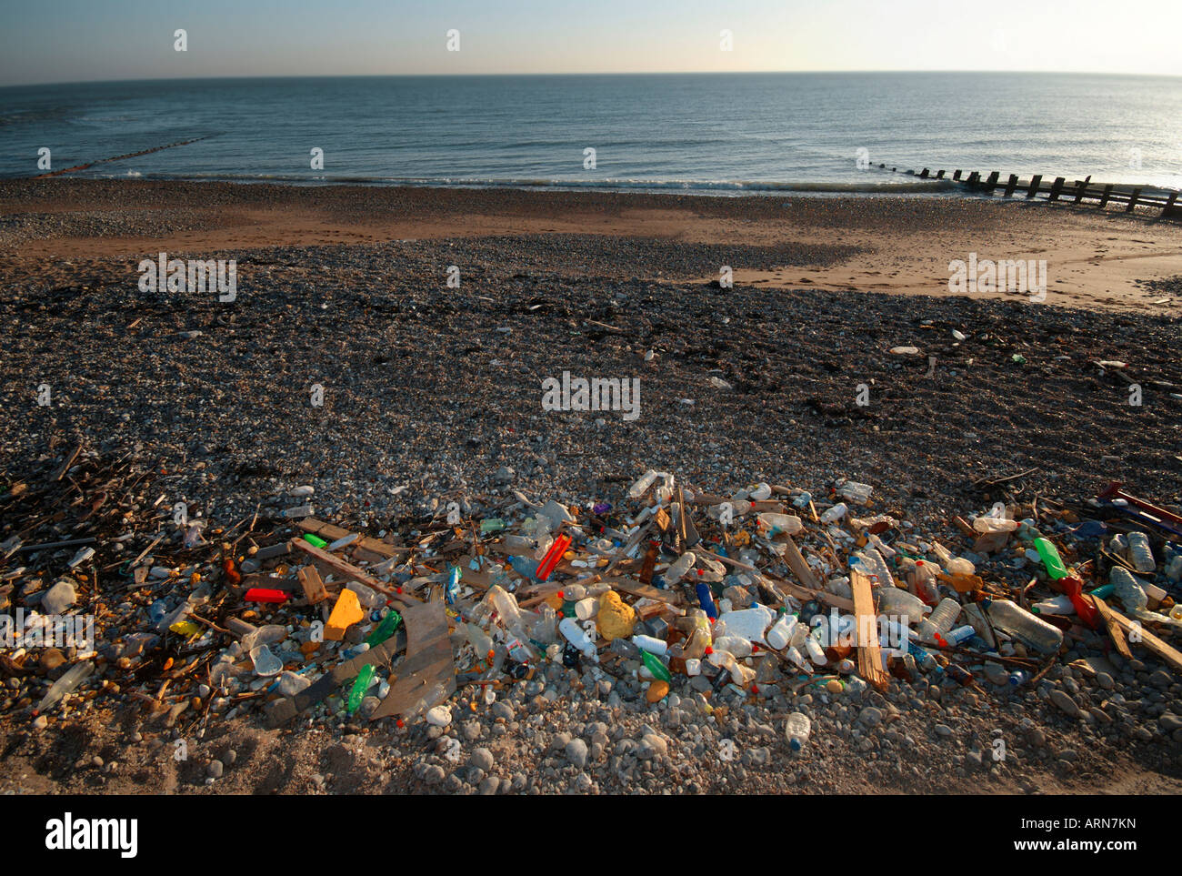 Garbage beach hi-res stock photography and images - Alamy