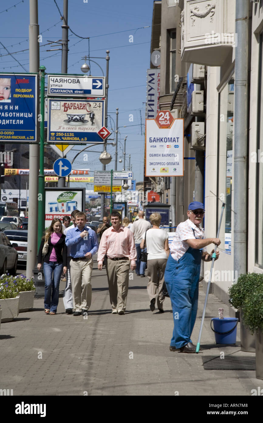 Busy street in business area of Moscow with window cleaner and ...