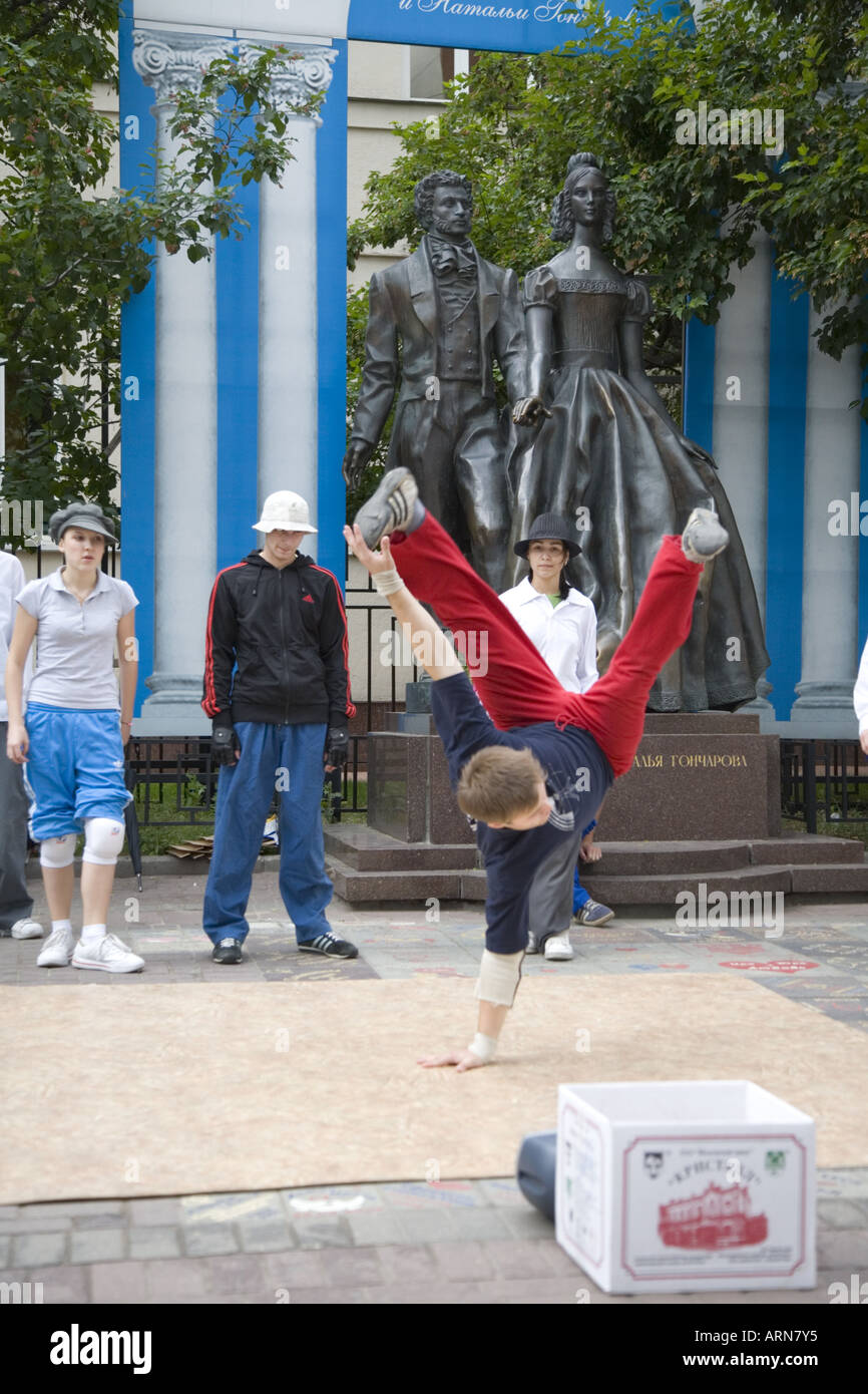 Moscow dance hi-res stock photography and images - Alamy