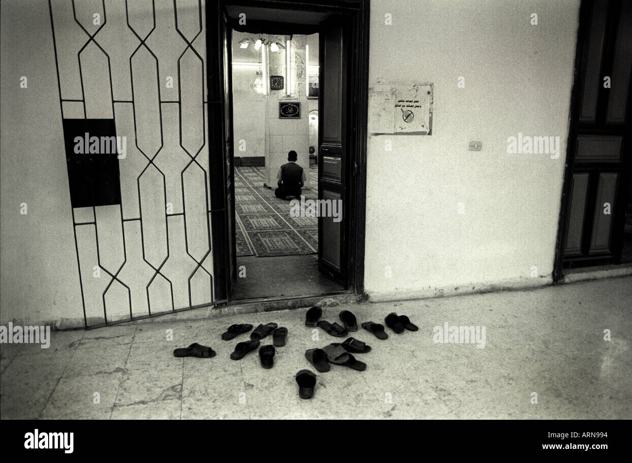 Man praying in a Damascus Mosque Stock Photo - Alamy